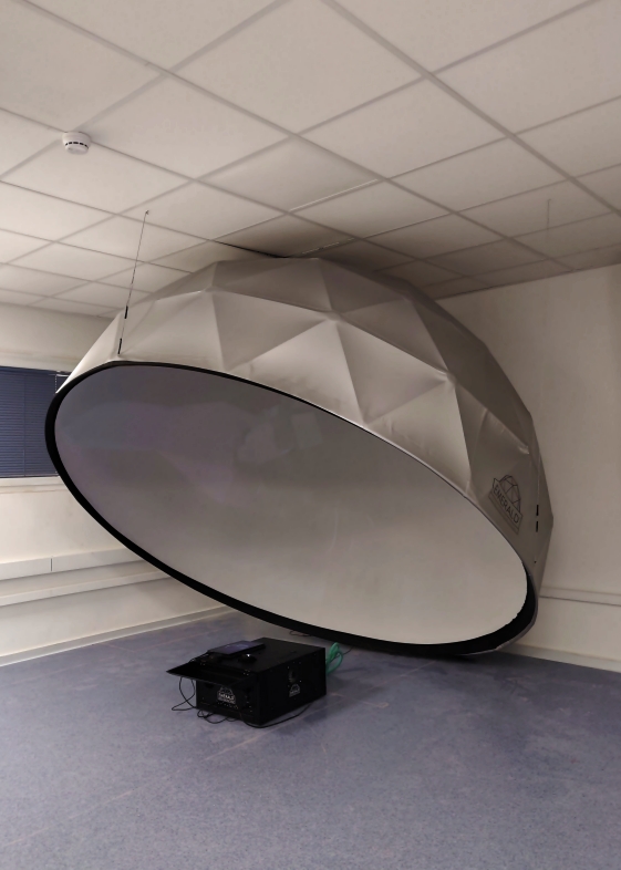 Immersive 360° Fulldome Gaming stations & dome theater content creators